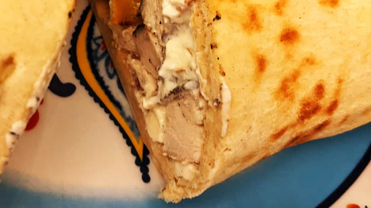 Gyro Chicken with EASY Homemade Tzatziki Sauce Recipe