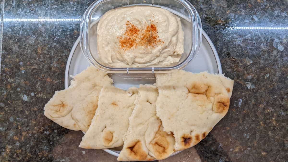 Authentic Hummus Recipe: Fresh & Fast in 7 Minutes!